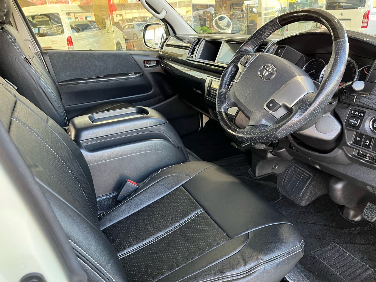 ランクル、ハイエース、USトヨタ専門店：フレックス・ドリーム 店舗ブログサイト｜ » flexdream ハイエース三郷店 中古ワゴンGL 入庫しました！flexdream blog